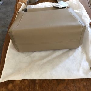 Everlane | Bags | Nwt Everlane The Form Bag In Desert Sand | Poshmark